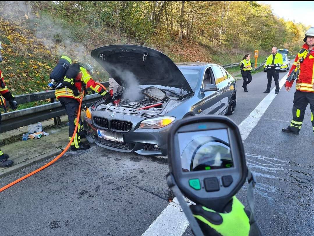 Auto brennt auf der A 39 - Lüneburg Aktuell Auto brennt auf der A 39 - Lüneburg Aktuell