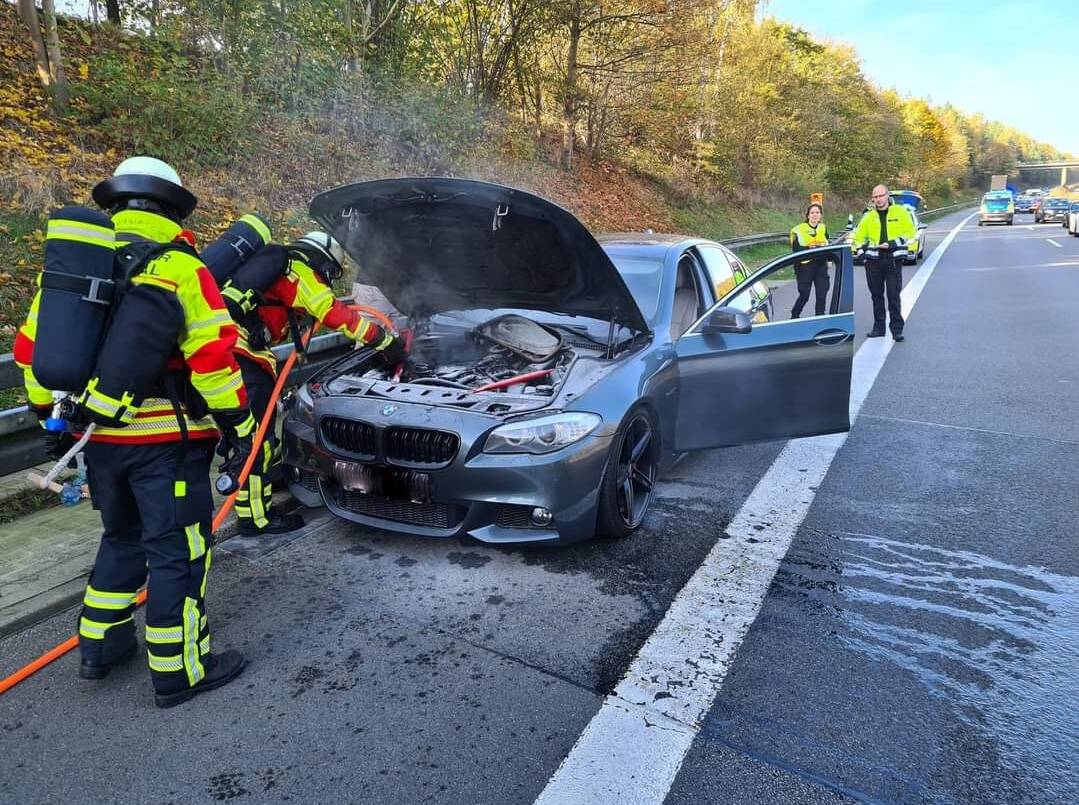 Auto brennt auf der A 39 - Lüneburg Aktuell Auto brennt auf der A 39 - Lüneburg Aktuell