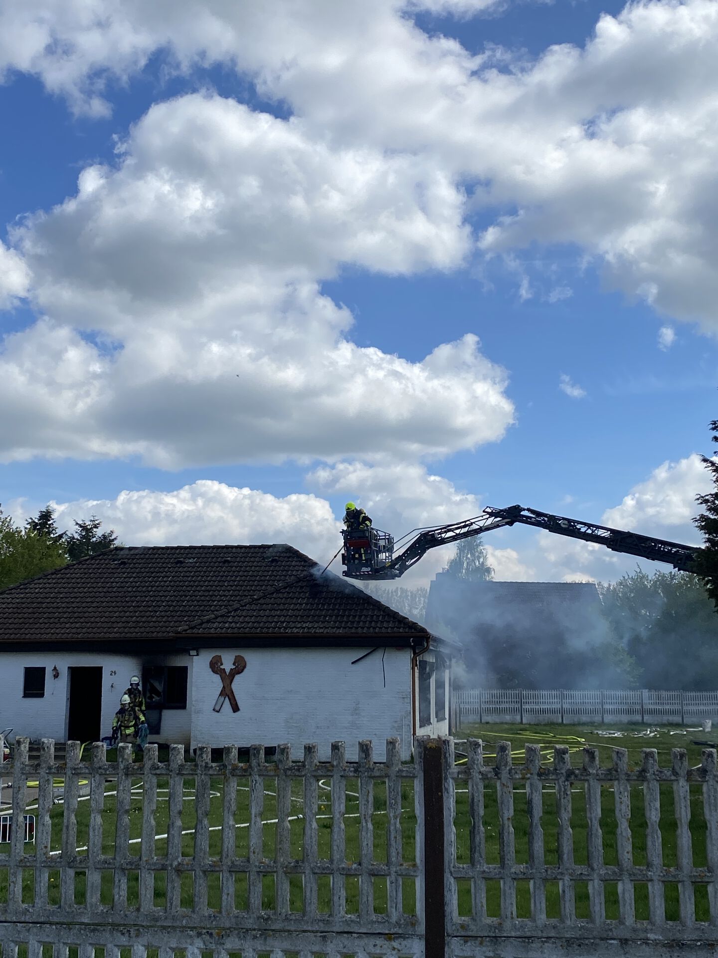 Brand eines Einfamilienhauses in Avendorf - Lüneburg Aktuell