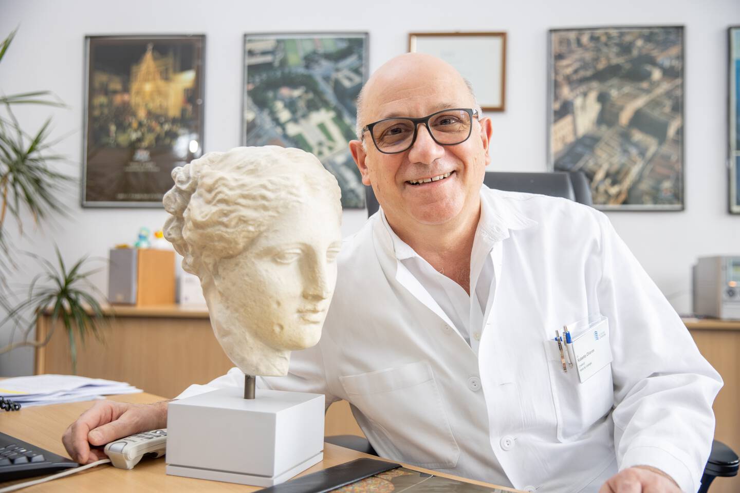 Weit über die Grenzen Lüneburgs hinaus bekannt Chefarzt Dr. Roberto ...