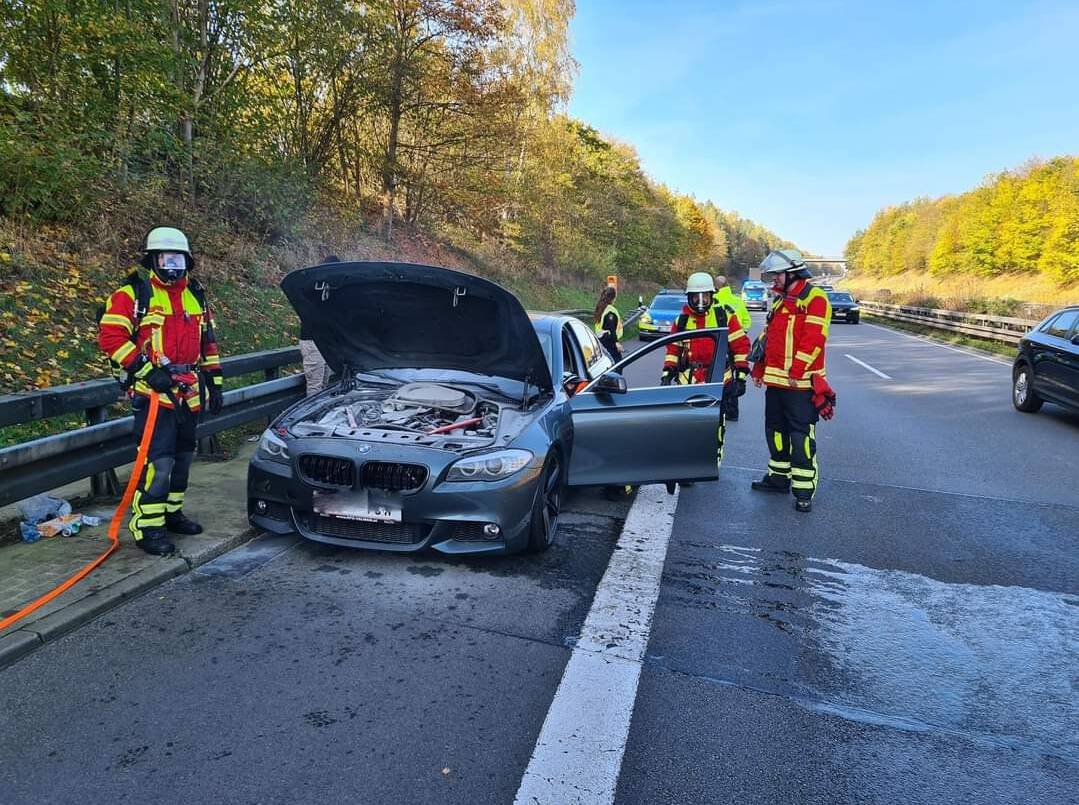Auto brennt auf der A 39 - Lüneburg Aktuell Auto brennt auf der A 39 - Lüneburg Aktuell