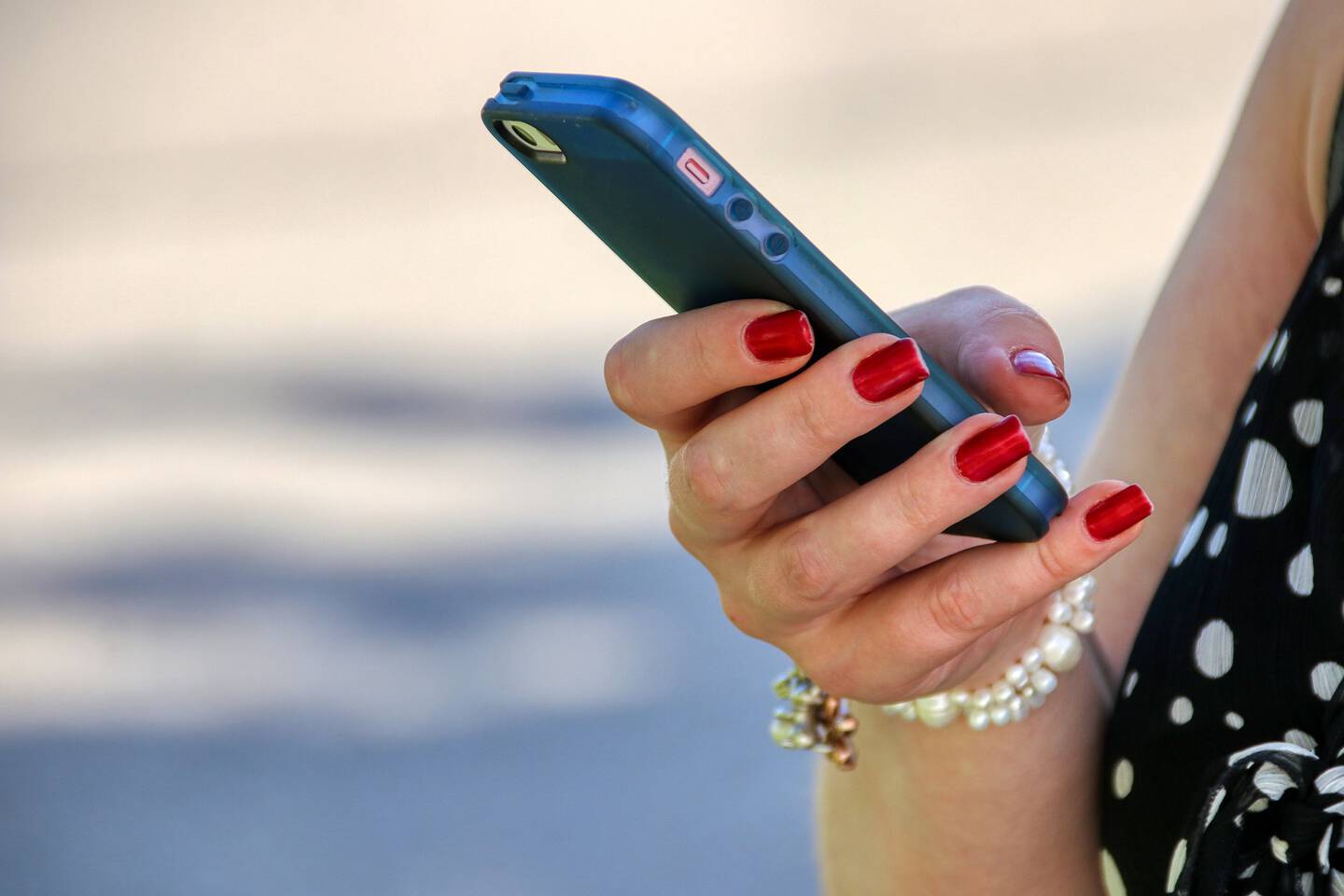 LKA-NI: Messenger Betrug: Falsche Freunde erbeuten Millionen - Lüneburg ...